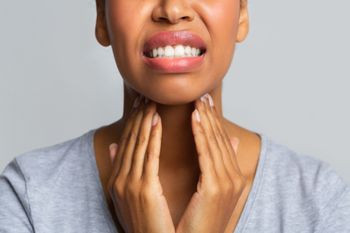 What are kissing tonsils?